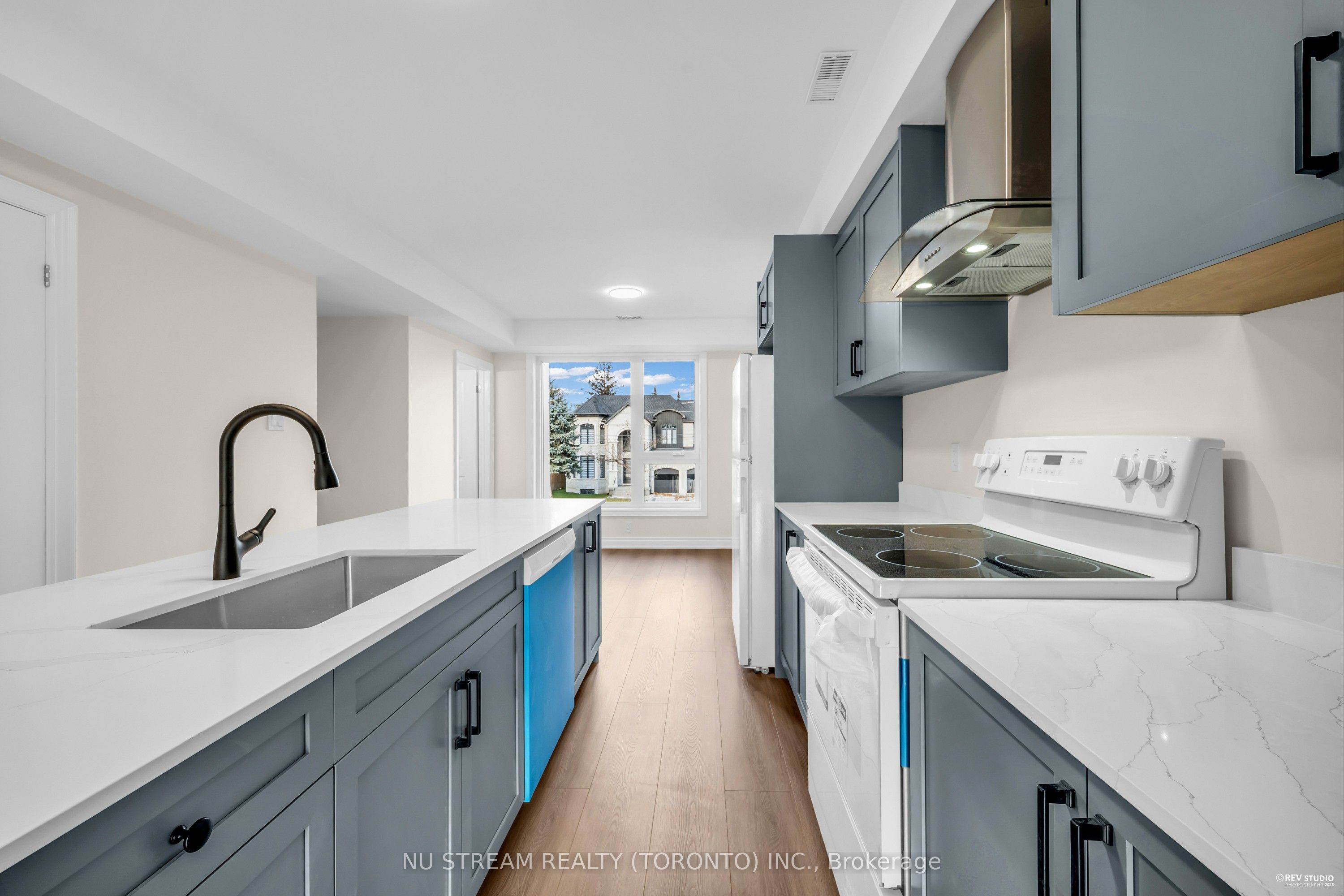 25 Devondale Avenue, #Unit1A/B, Toronto C ON M2R 2C9