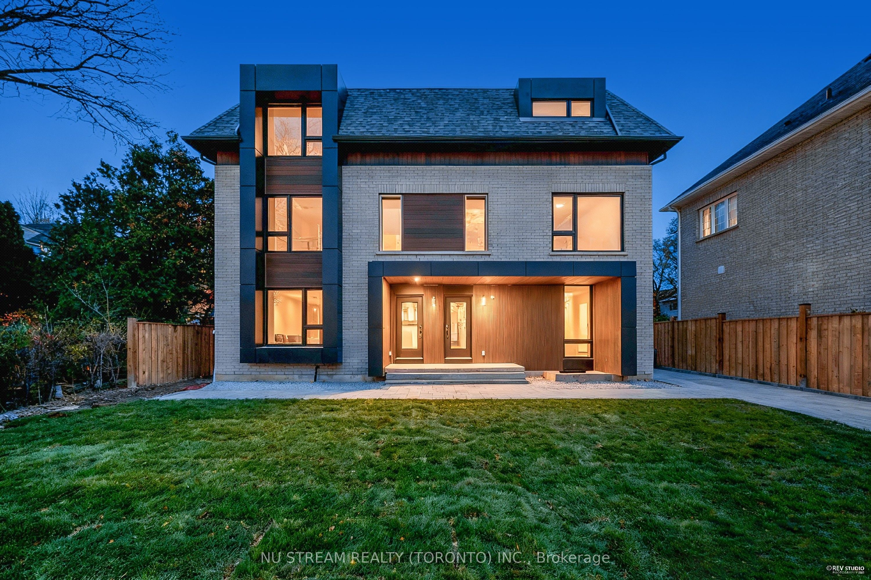 25 Devondale Avenue, #Unit1A/B, Toronto C ON M2R 2C9